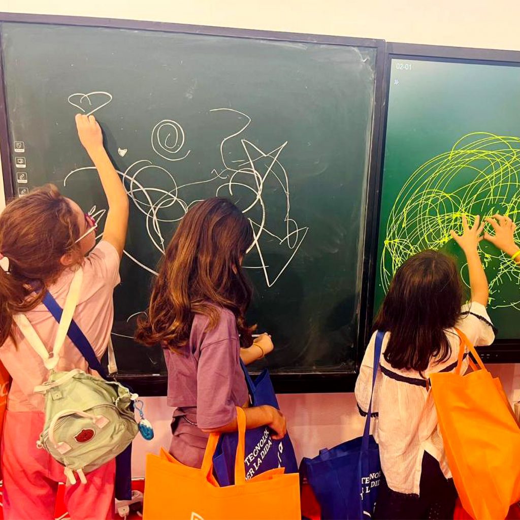 DrawBoard - StarBoard Solution EU